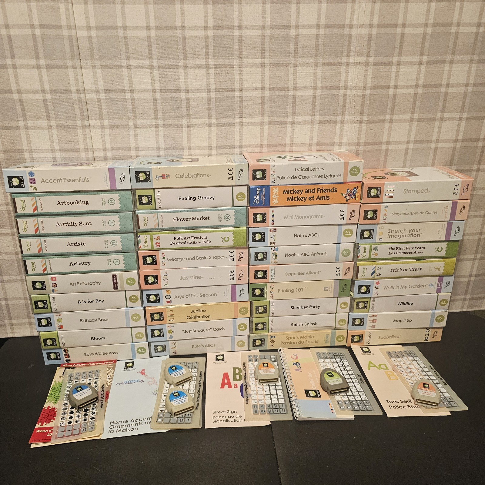 Cricut Cartridge Lot of 44 & Keyboards Books Mickey Mouse,5 - CTMH, Fonts, | eBay