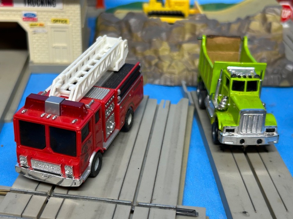 Tyco US1 Electric Trucking Lot - Trucks - Tracks & Controllers With ...