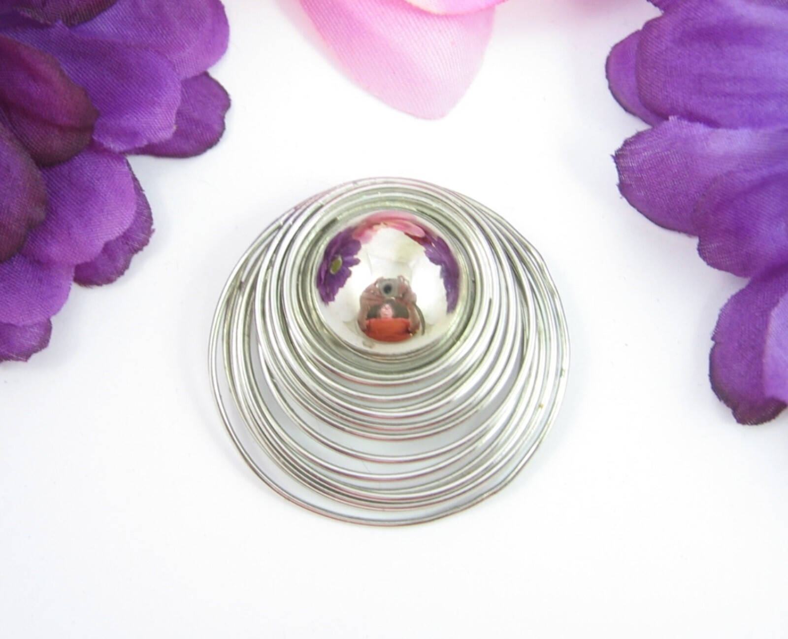 CONCENTRIC CIRCLES Vintage PIN Dome Center Silvertone… - Gem