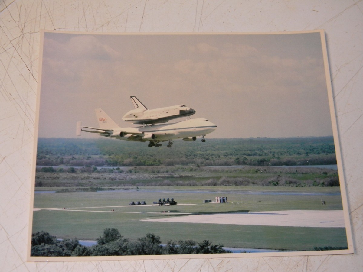 A Nasa 747 Aircraft Transporting The Space Shuttle 8 X 10" Photo NASA