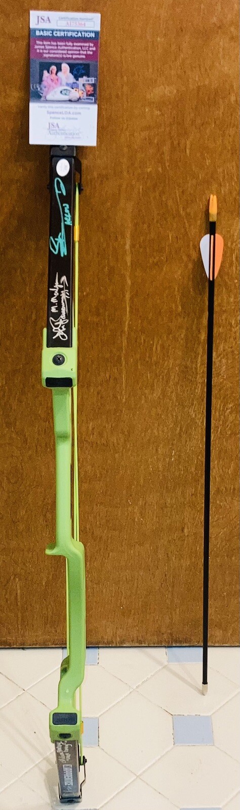 GREEN ARROW CAST X4 SIGNED AUTOGRAPHED BOW & ARROW JSA COA AMELL, BARROWMAN RARE | eBay