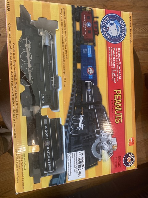 Lionel 711489 G Scale Battery Remote Operated Peanuts Snoopy Train Set ...