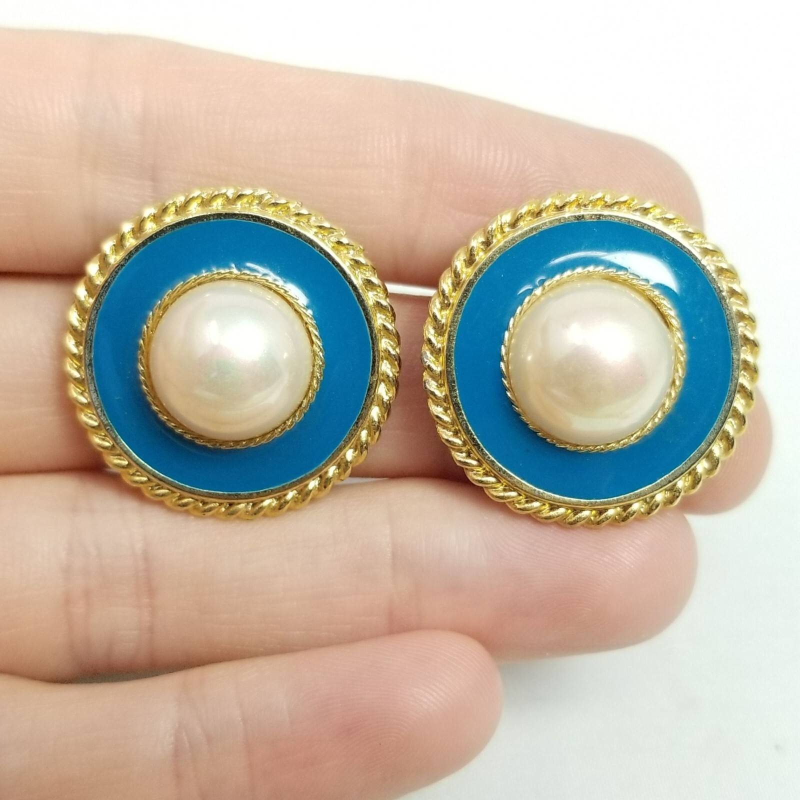 Vintage LIA Blue Enamel, White and Gold Tone Round Do… - Gem