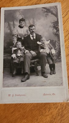 Cabinet Card,Astoria,Oregon, unidentified family,photo by W.F.Snodgras ...