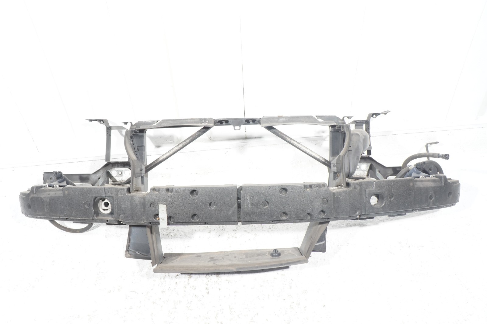 04 05 06 07 BMW 530i 525i E60 FRONT END RADIATOR SUPPORT W ...