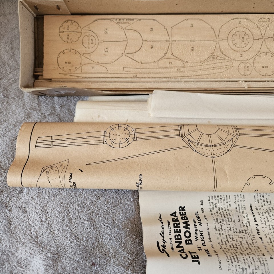 VINTAGE SKYLEADA CANBERRA JET BOMBER - JETEX 100 FREEFLIGHT - BALSA ...