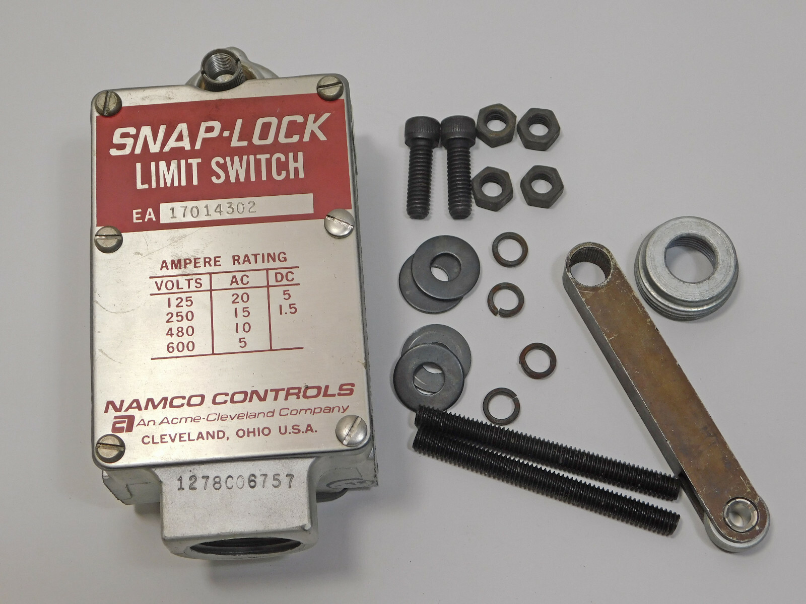 Namco Controls Snap-Lock Limit Switch 17014302 125-600V with ...
