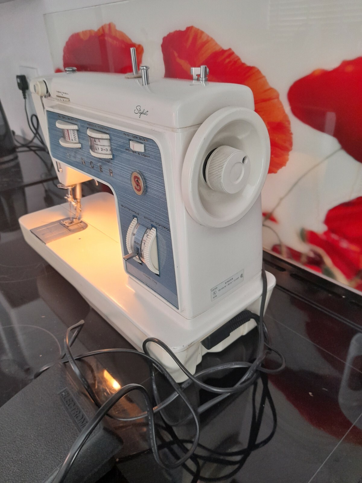 Vintage SINGER Stylist Zig-Zag Model 776 Sewing Machine . | eBay UK