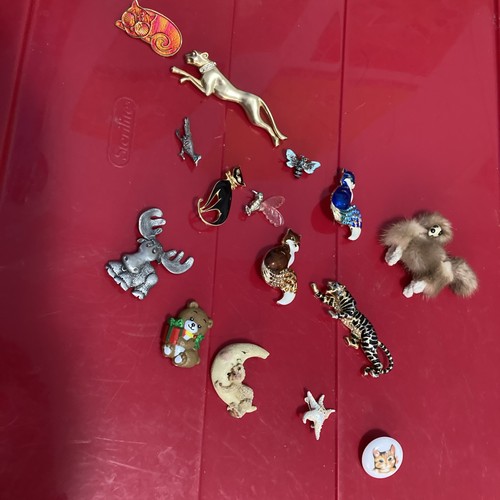 Vintage Lot Of 15 Animal Pins Dog Cats Moose Birds Cougar Carolee Tiger ...