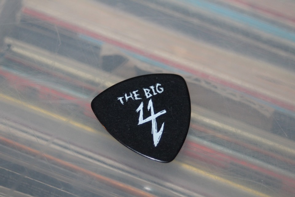 Metallica Slayer - SALE - 1x GUITAR PICK Large - England 2011 | eBay