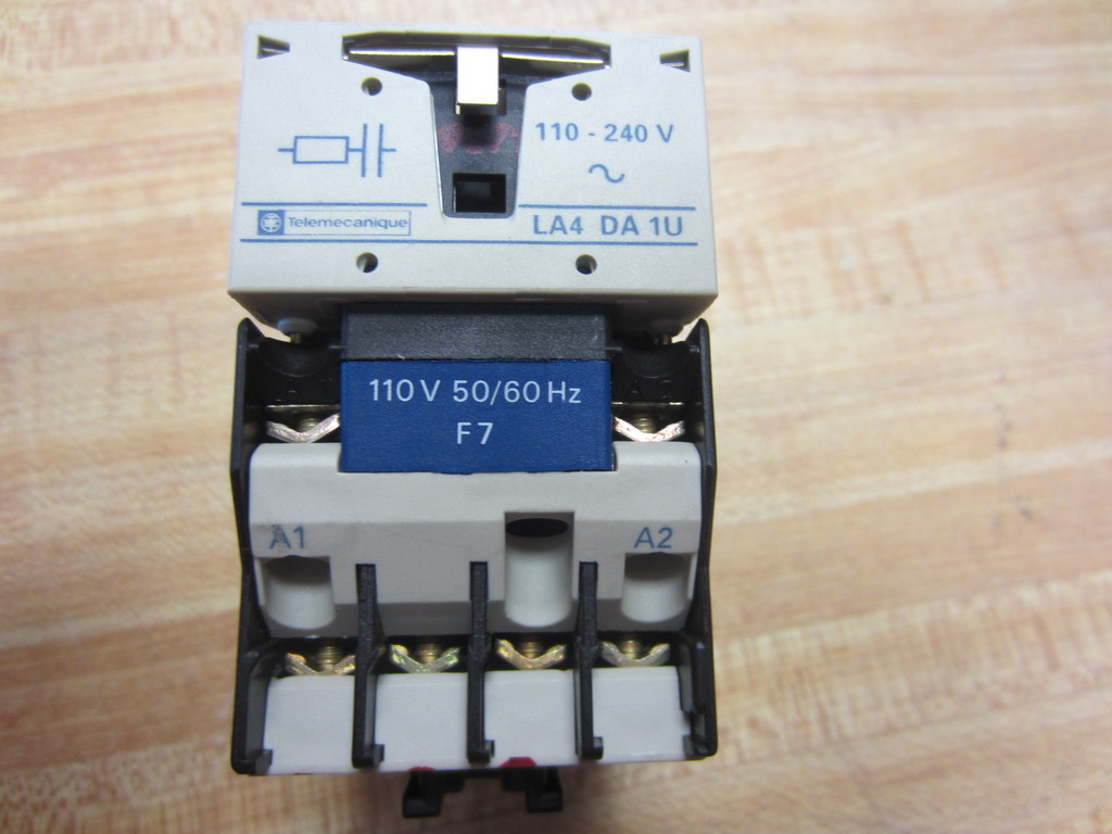Telemecanique LC1-D1210 Contactor LC1D1210 LA4 DA 1U 240V | eBay