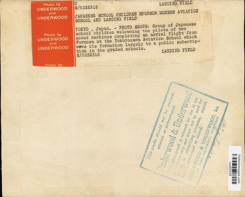 Press Photo Japanese children welcome pilots, Tokorozawa Aviation ...