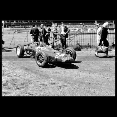 Photo A.016195 JOHN SURTEES LOLA CLIMAX MK4 AINTREE GRAND PRIX F1 1962 ...