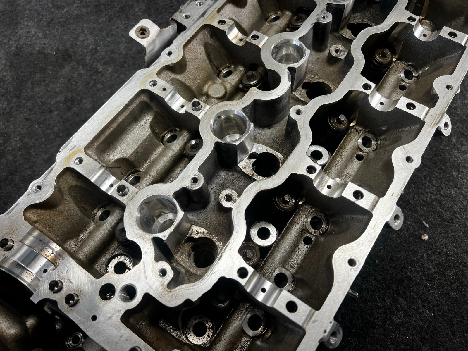 BMW 10-14 E70 E71 X5M X6M S63 LEFT SIDE BANK 2 ENGINE 5-8 CYLINDER HEAD ...