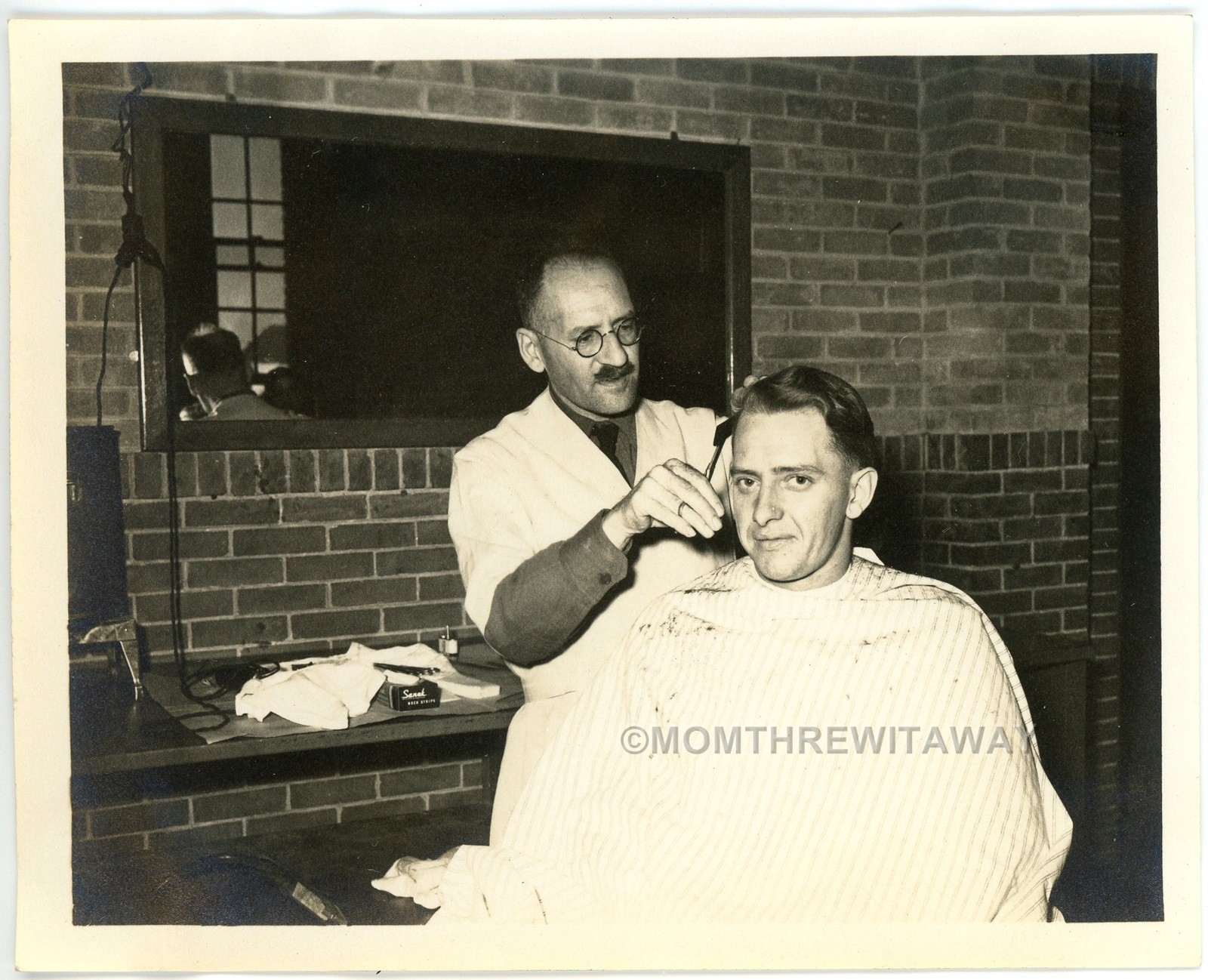 1939 PHOTO ME Maine Lewiston National Guard 103 Infantry Barber Giving ...