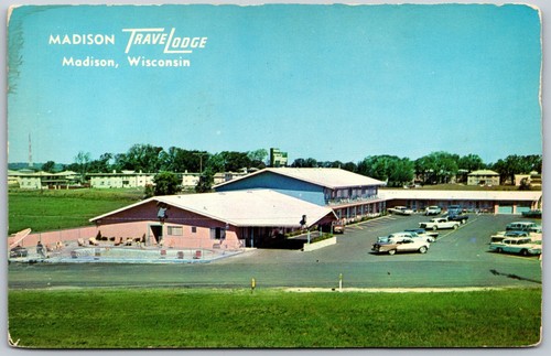 Classic Cars at Madison TraveLodge Madison Wisconsin Vintage Postcard ...