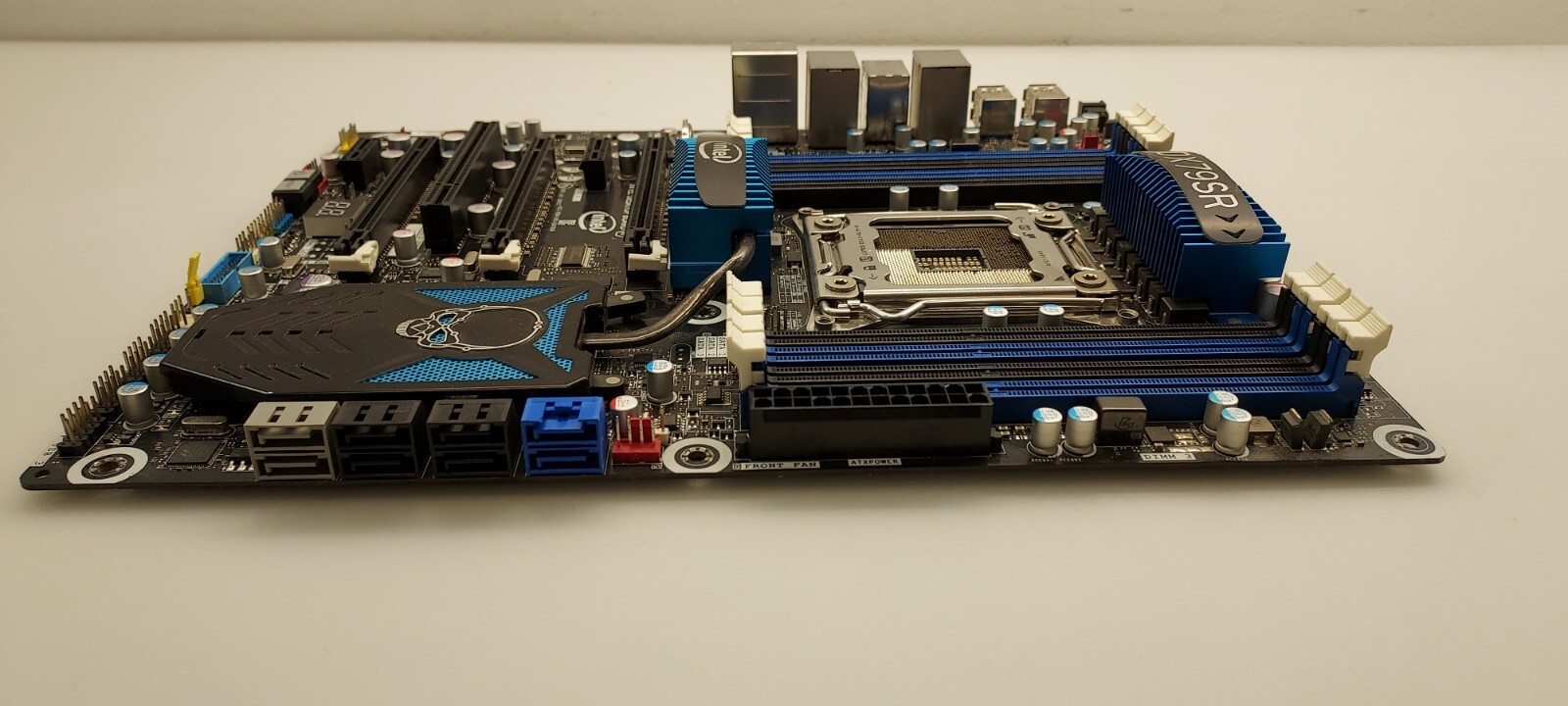 Intel DX79SR Extreme Series, LGA 2011/Socket R (BOXDX79SR) Motherboard ...