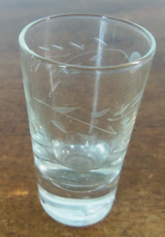 VINTAGE ETCHED GLASS FLORAL DESIGN 25ml LABORATORY WEIGHTED BASE BEAKER ...