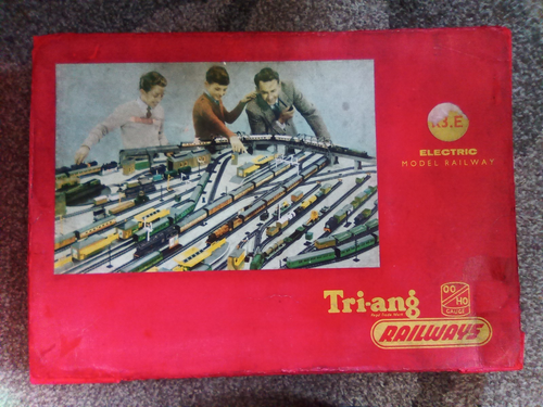 Triang Railways RE.3 starter set 00 gauge model railway, extra wagon ...