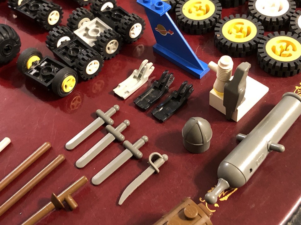 RARE RETIRED LEGOS HUGE LOT SPACE ASTRONAUTS VINTAGE SETS MINIFIGURES ...