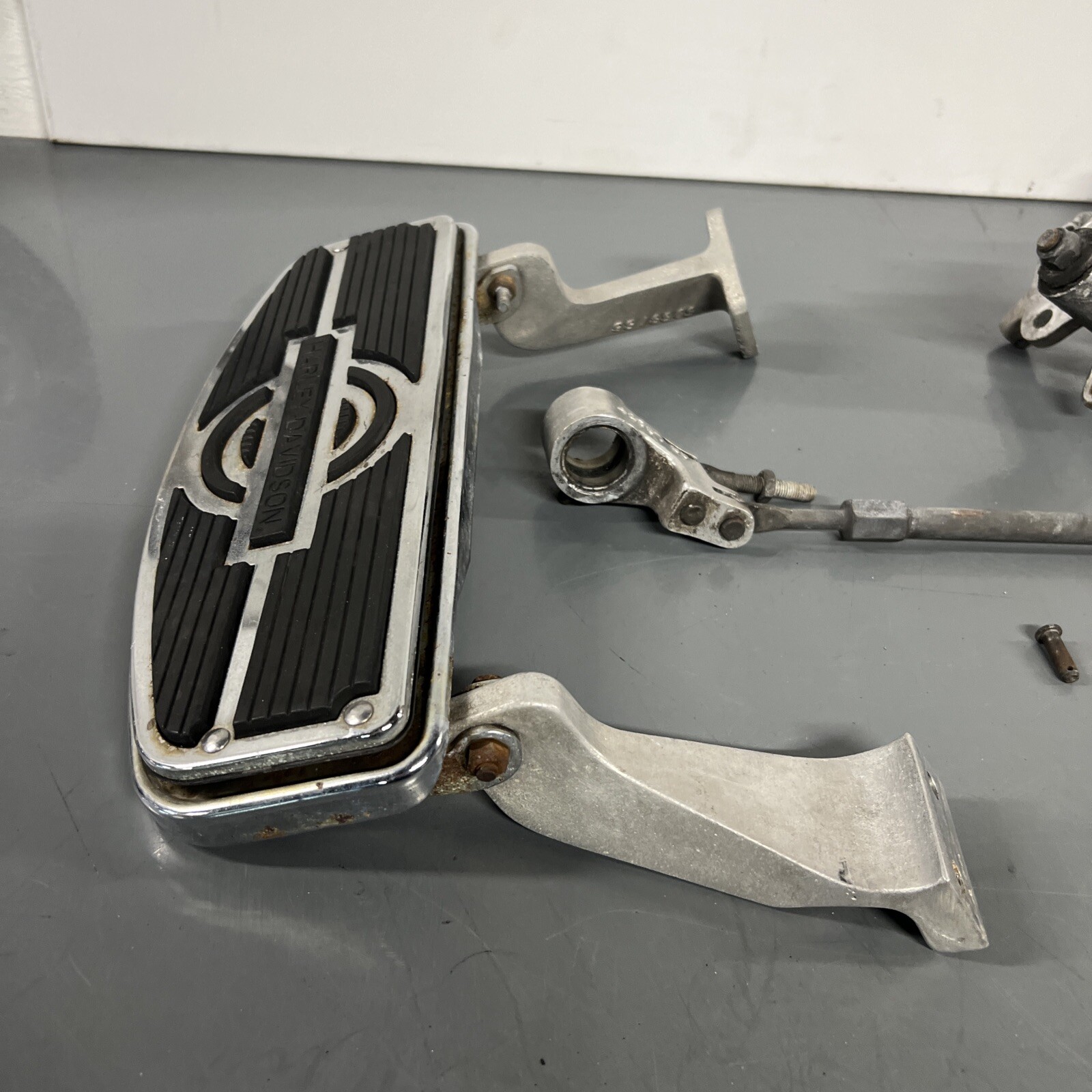 Harley FXR Police floorboards + mounts + linkage FXRT FXRD FXRP FXRS | eBay