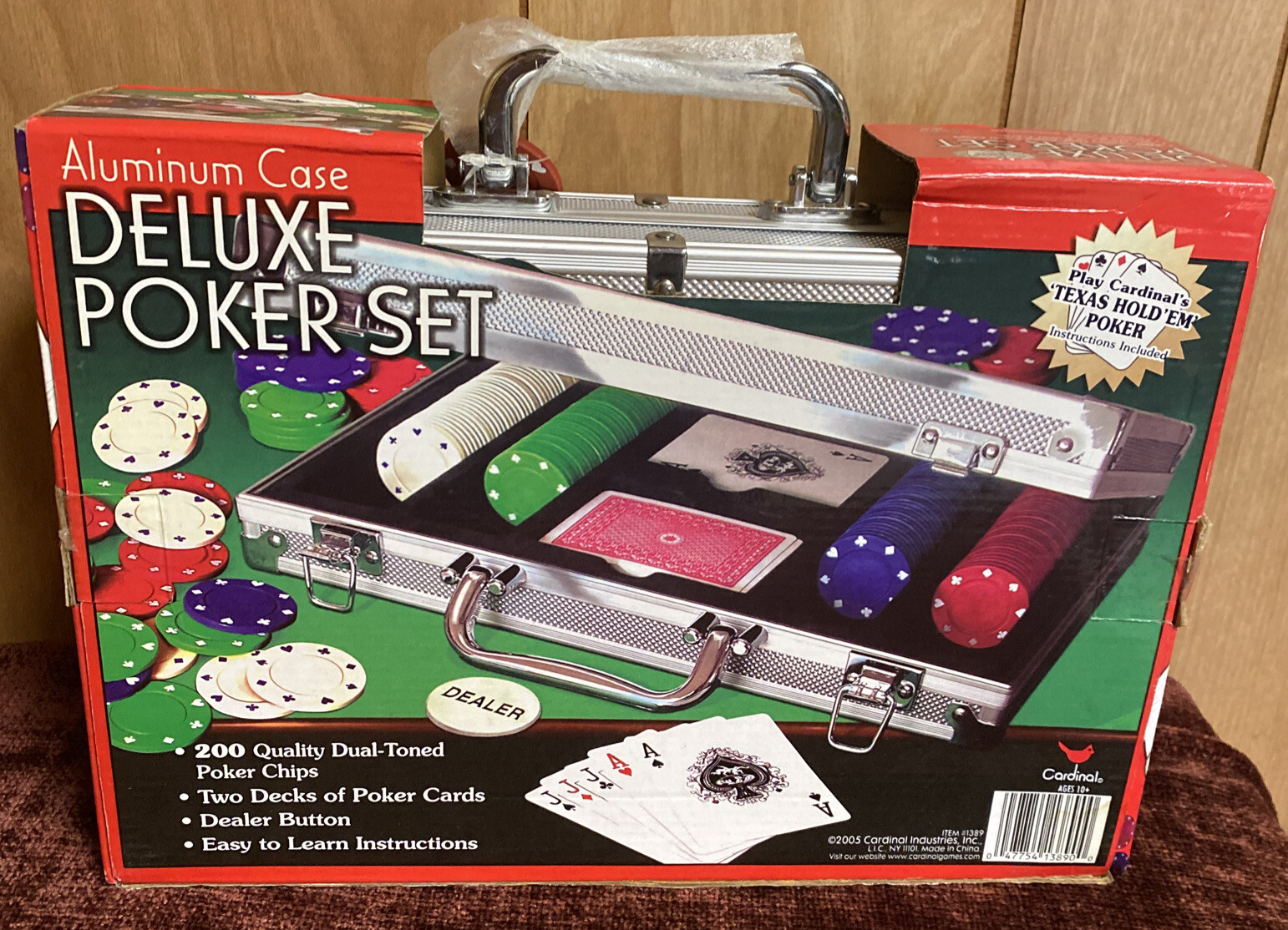 NIB Cardinal Deluxe Texas Hold'em Poker Set 200 Chips Case 2 Decks ...