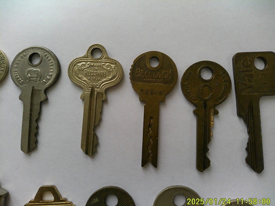 Mixed Lot of 54 ANTIQUE & VTG Keys: DURABILT BELLOC Yale Curtis Corbin ...
