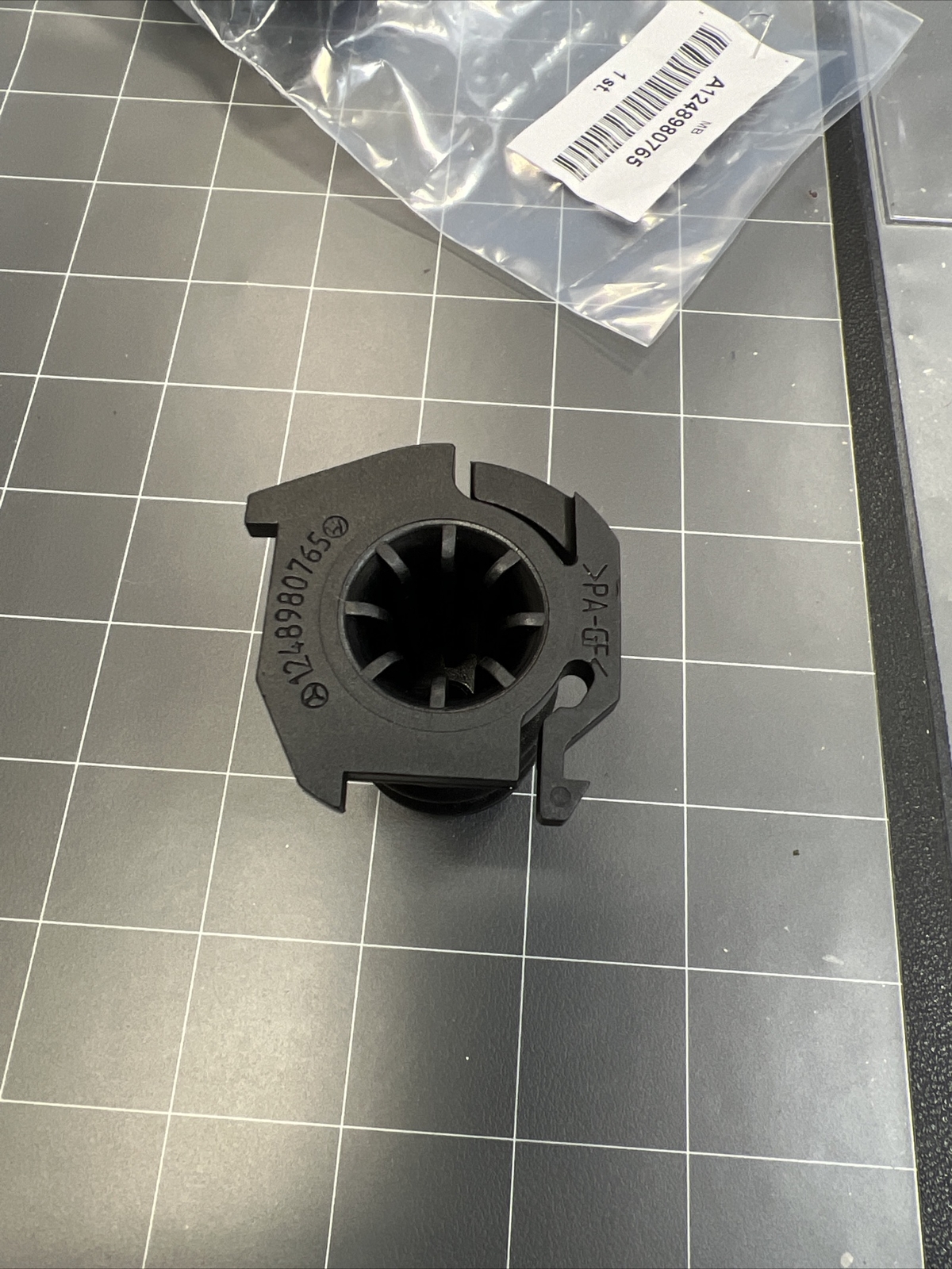 Genuine Mercedes Benz Spare Tire Cover Bolt 1248980765 NEW free ...