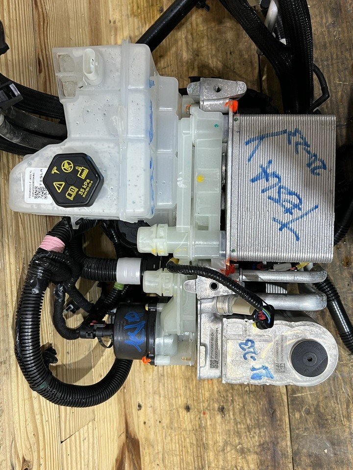 2020-2023 Tesla Model Y Supermanifold Octovalve Assembly Cooler Coolant ...