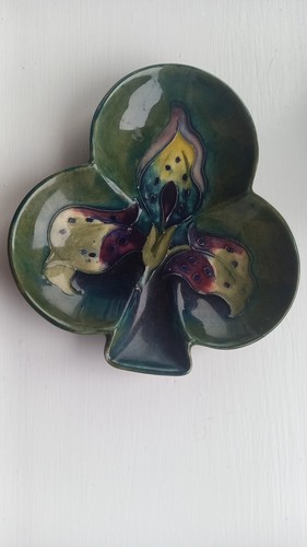 Moorcroft . Small dish in a club design. | eBay UK