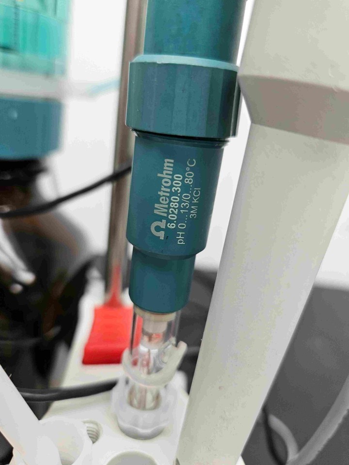 Metrohm 916 Ti-Touch Titrator, Dosino with 20 mL burette, stirrer ...