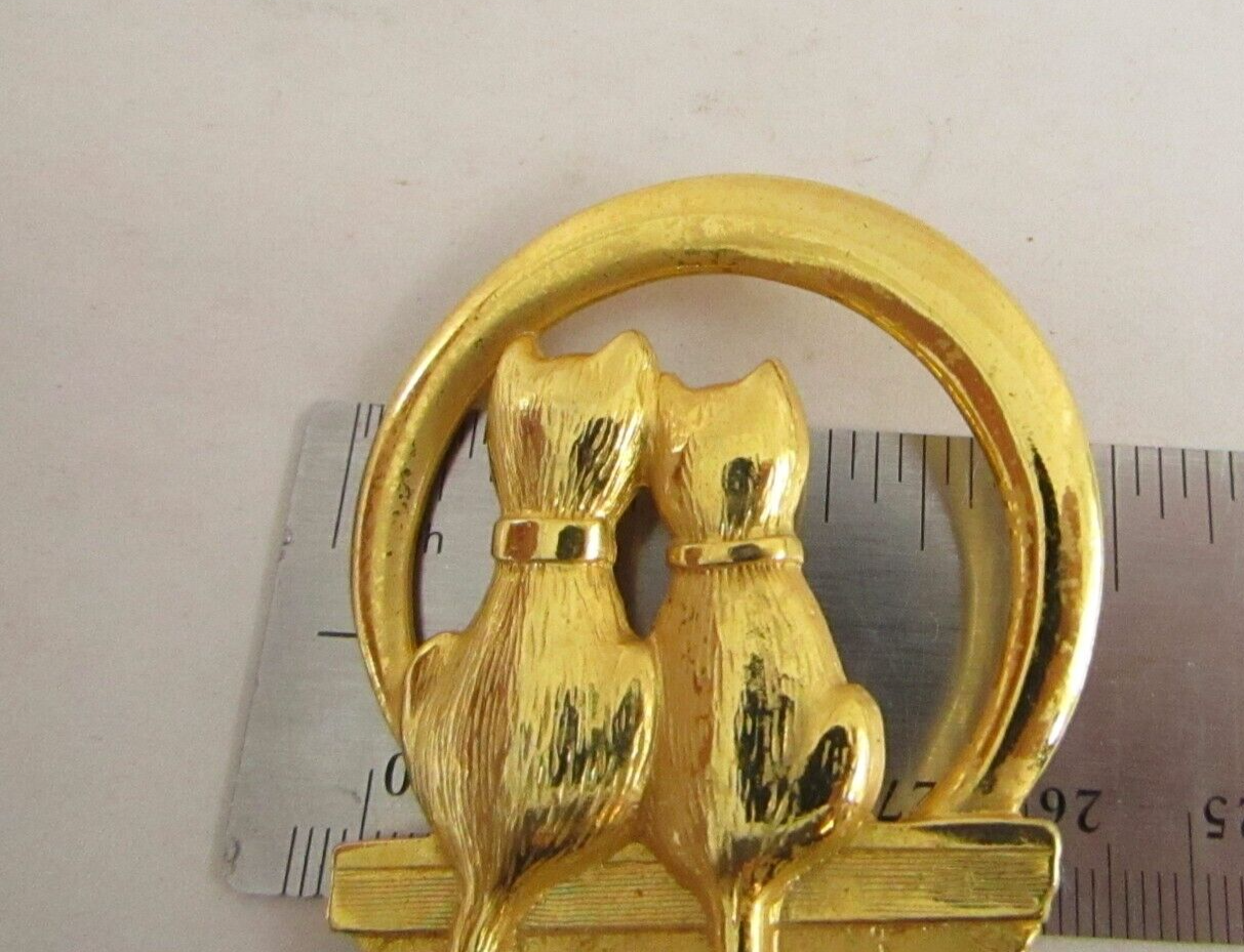 Vintage JJ Jonette Loving Cats on Wall in Moonlight Gold Tone Metal ...