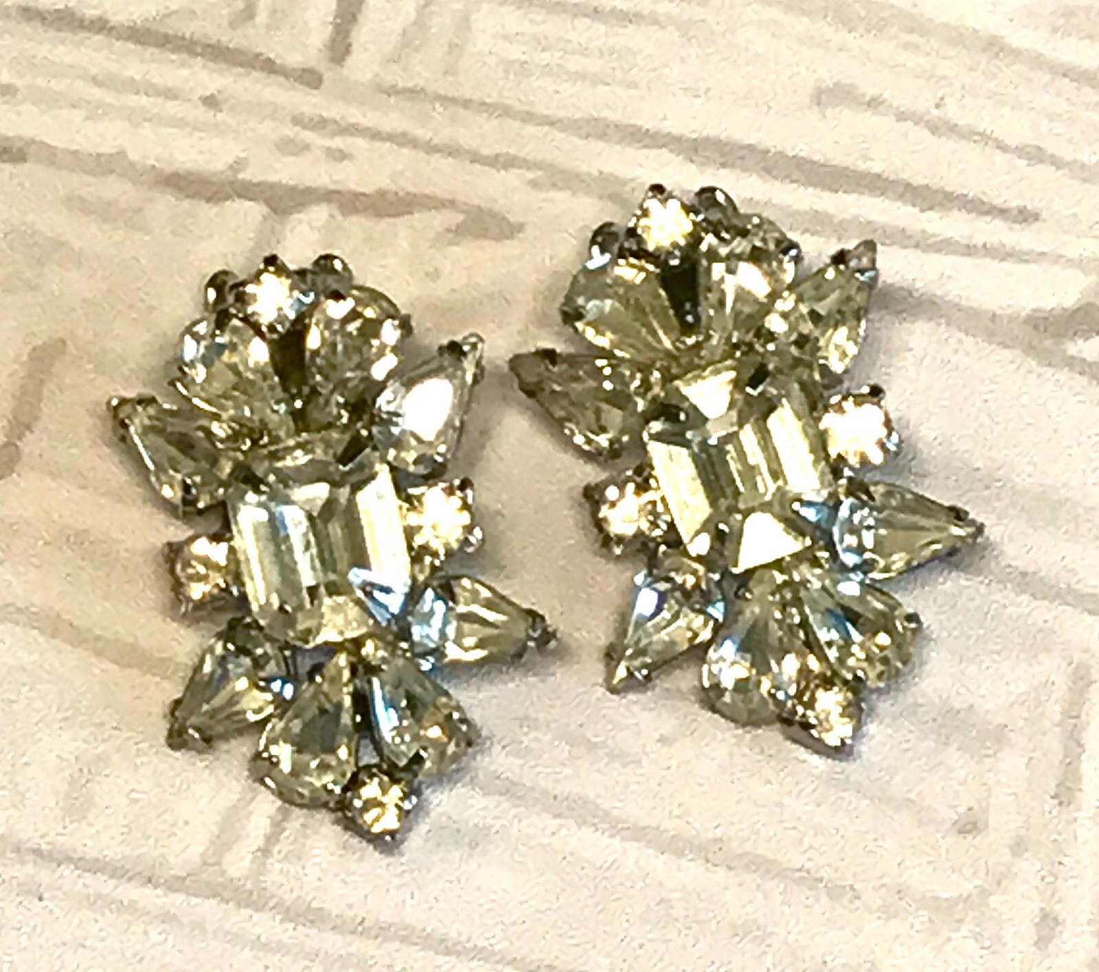 Vintage Stunning Oversized Jewel Statement Clip-On Ea… - Gem