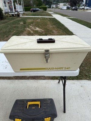 VINTAGE MAXI-MATE 240 TACKLE BOX HANG LURES SPOONS PLUGS SALMON WALLEYE ...