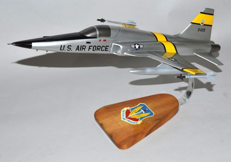 USAF Northrop F-5E Tiger II Desk Top Display Jet Fighter Model 1/32 SC ...