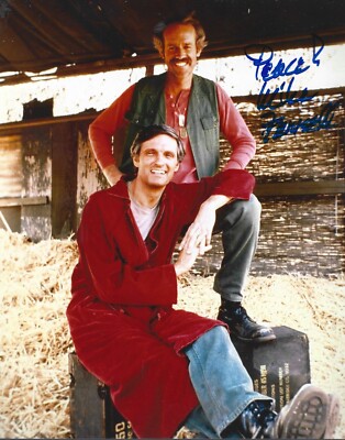 MIKE FARRELL Signed 8x10 Photo known as BJ Hunnicutt on MASH tv series ...