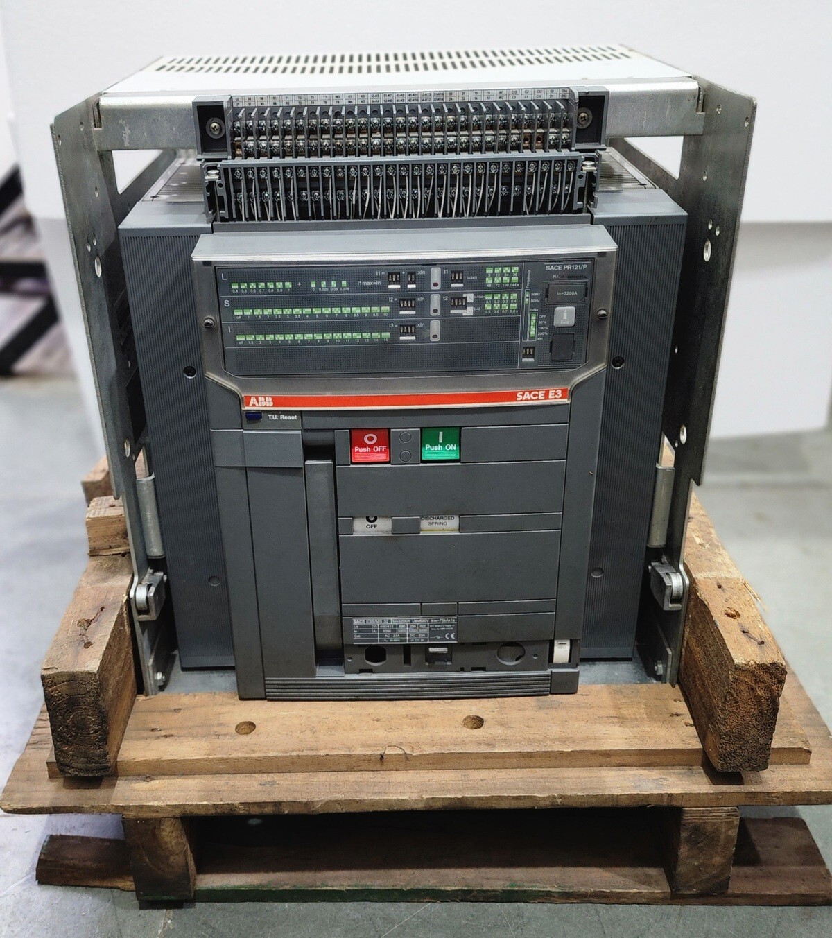 ABB SACE E3S/MS 32 3-POLE CIRCUIT BREAKER 1SDA058979R1 3200A | eBay