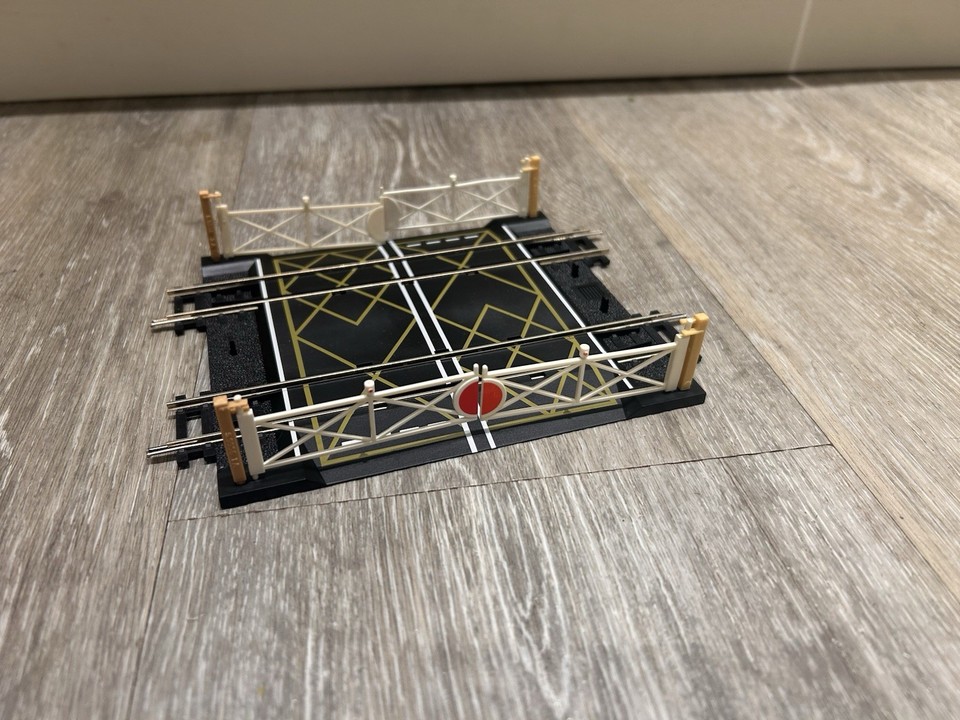 Hornby double track level crossing with gates for OO gauge model train ...