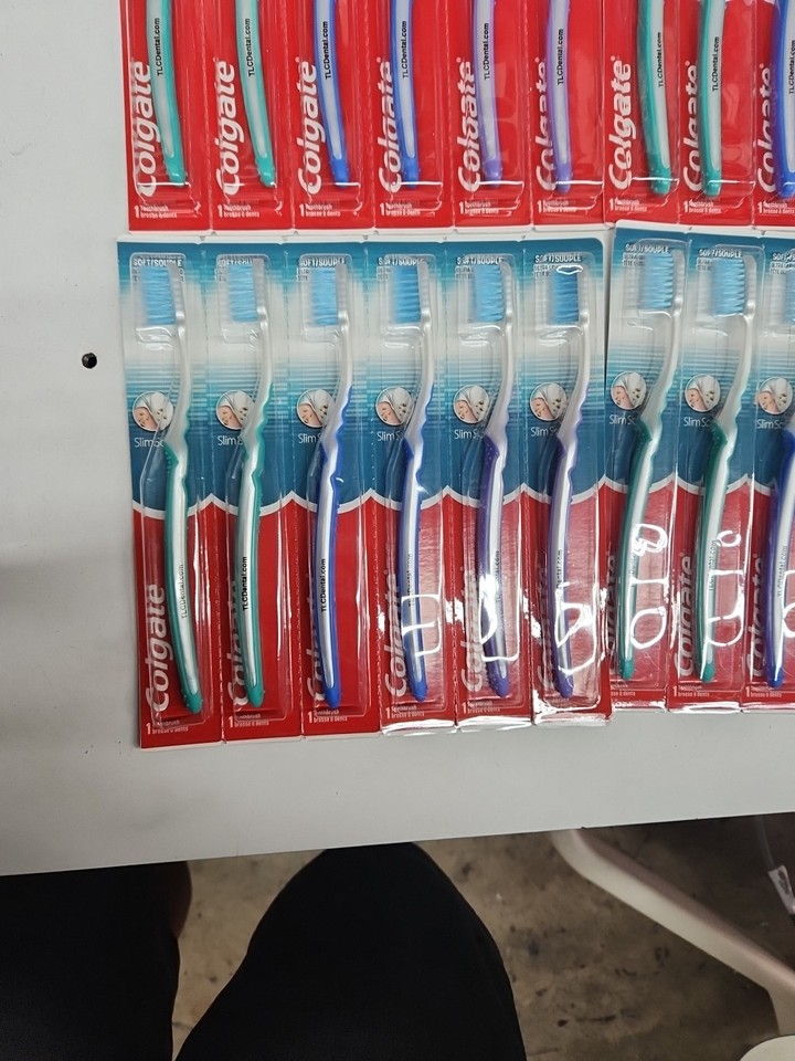 LOT OF 24 COLGATE SOFT Souple, GLIDING Slim Soft TOOTHBRUSHES | eBay