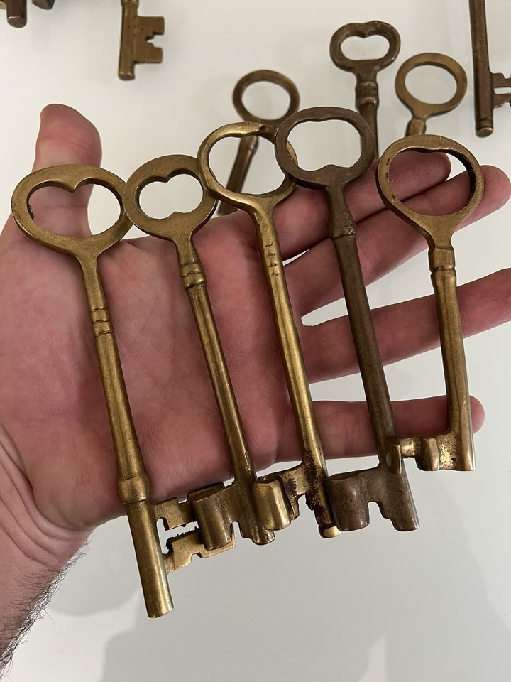 Lot Of 18 Antique Keys Brass Cast Iron Keys Skeleton Keys French Keys ...