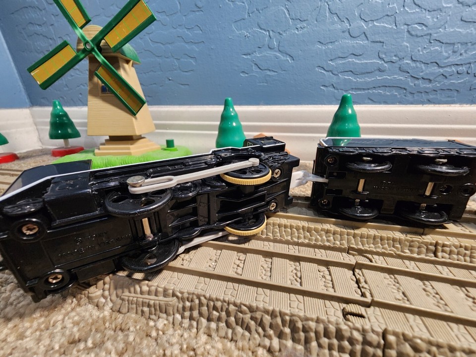 TOMY Plarail Trackmaster Thomas & Friends "D51200" Light Up Motorized ...