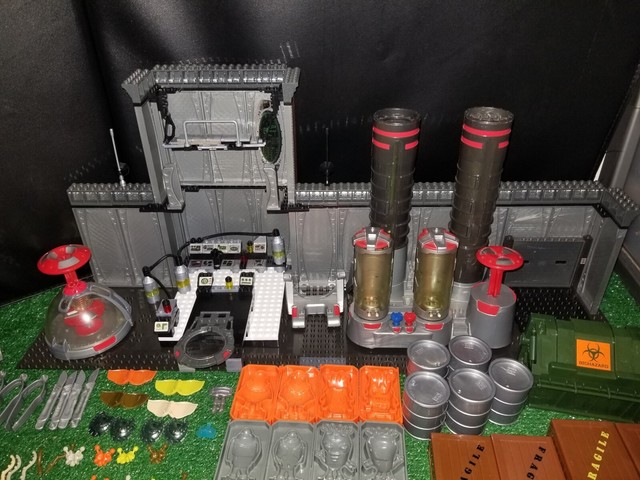 Mega Bloks Alien Agency The Arrival DNA Lab 5631 Playset 390 Factory ...