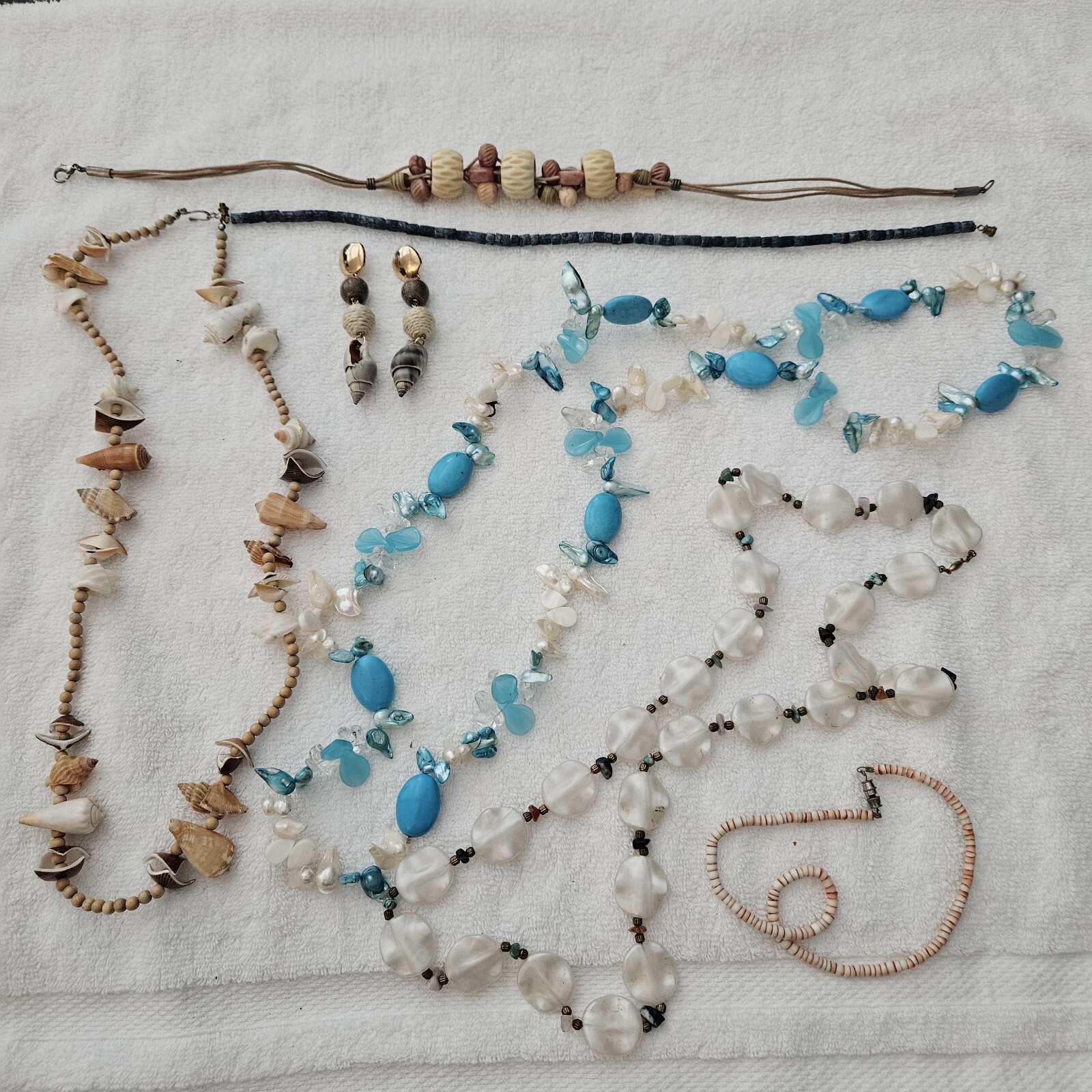 Vintage 1960s To 1980s Shell Inspired 8 Piece Jewlery… - Gem