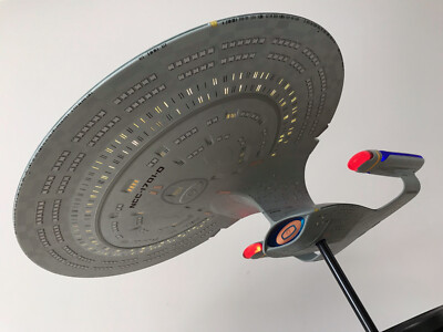 Star Trek Next Generation 1/1000 Scale Enterprise 1701-D Studio Scale ...
