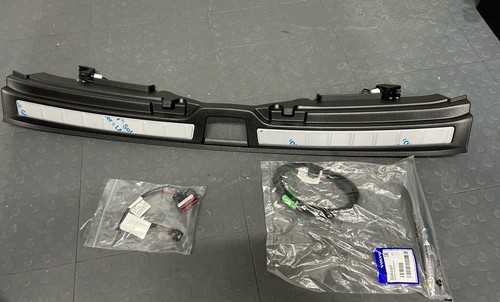 GENUINE VOLVO C40 ILLUMINATED TAILGATE SCUFF PLATE 32353326 models 22 ...