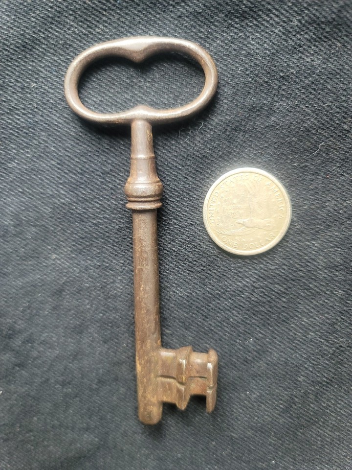 Beautiful Old UNIQUE cupped Guarded Skeleton Key☆ Antique French Metal ...
