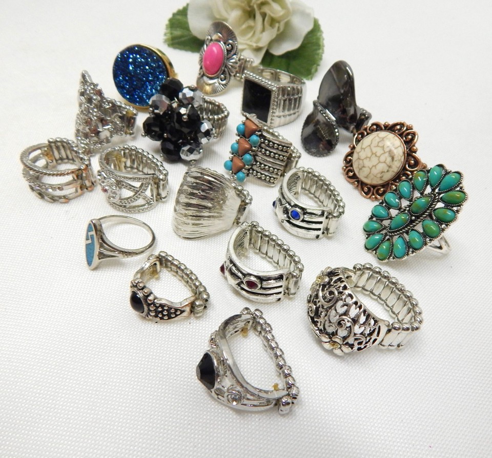 VINTAGE TO NOW FASHION / COSTUME JEWELRY RING LOT - ASSORTED SIZES ...
