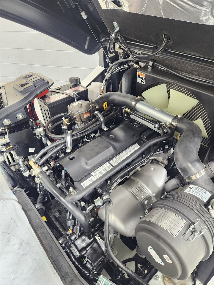 NEW 2025 BOBCAT G30E-7DF 6,000 LB FORKLIFT TRIPLE + SSFP PNEUMATIC ...