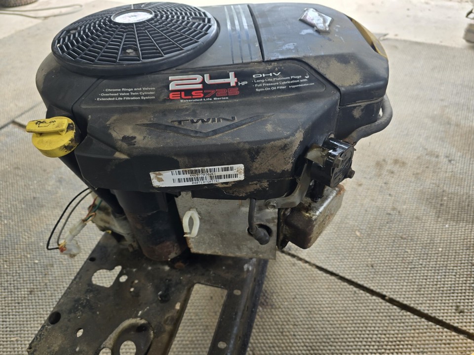 briggs and Stratton 24hp 24 hp els725 ohv v twin ride on lawn mower ...