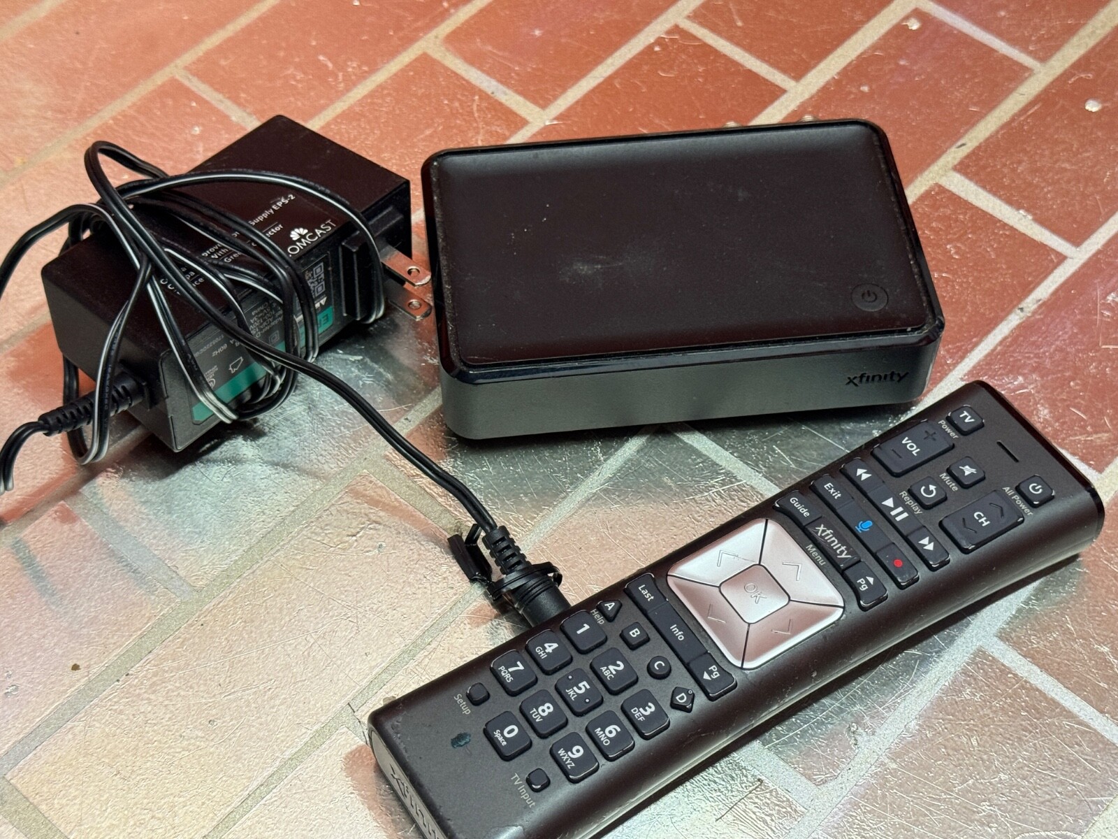 Xfinity XiD-C Comcast Top Cable TV Box w Adapter & XR11 Remote CXD01ANI ...
